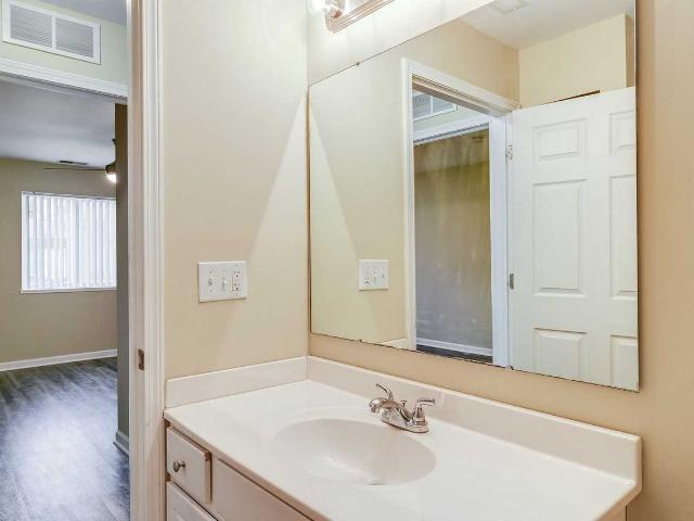 Southtree Apartments Southtree LLC 2 Bedroom Apartment for Rent at 1306 1306 E. Miller Road / 6114 Beechfield Dr, Lansing, MI 48911