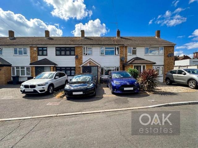 Southview Close, Cheshunt, Waltham. 3 bed terraced house to rent £2,250 pcm £519 pw