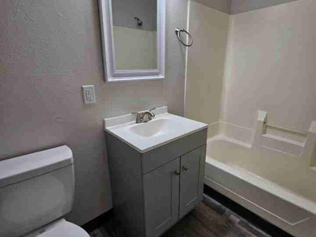 Southview Apartments 1 Bedroom Apartment for Rent at 2155 Westdale Dr Sw, Cedar Rapids, IA 52404