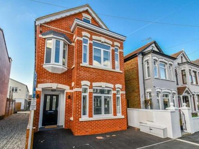 Southview Drive, Westcliff on sea, 2 Bedroom Apartment