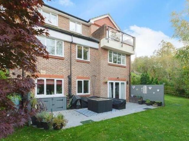 Southview Road, Warlingham, 2 Bedroom Flat