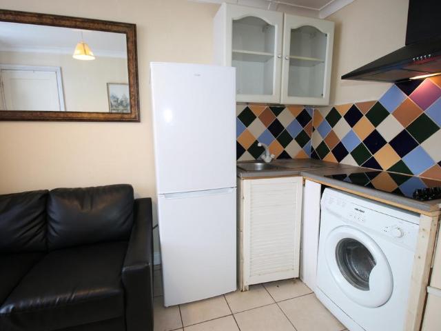 Southville Road, FELTHAM, Middlesex. Studio to rent £1,000 pcm £231 pw