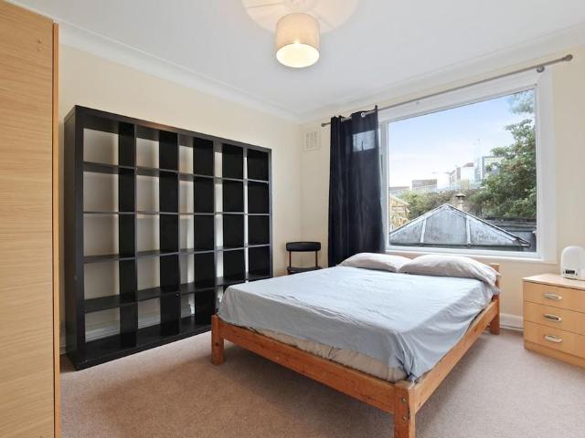 Southwark Park Road, Bermondsey, London 3 bed flat to rent £2,708 pcm £625 pw