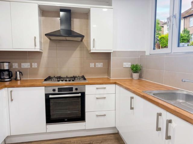 Southwark, UK SE15, 3 bed flat to rent, £2,400 pcm | PrimeLocation