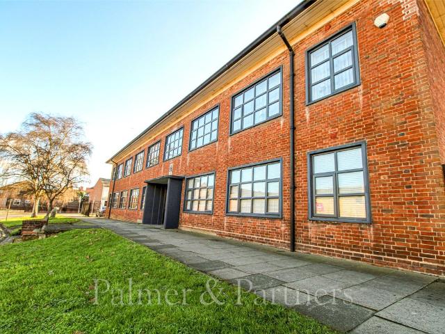 Southway, Colchester, Essex CO2, 2 bed flat to rent, £1,100 pcm | PrimeLocation