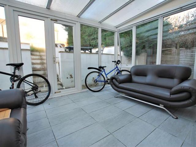 Southway, Guildford, Surrey GU2, 4 bedroom semi detached house to rent 63908134 | PrimeLocation