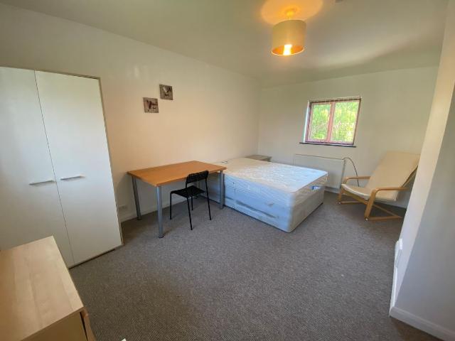 Southway, Guildford, Surrey GU2, Room to rent, £825 pcm | PrimeLocation