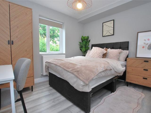 Southway, Guildford, Surrey GU2, Room to rent, £850 pcm | PrimeLocation