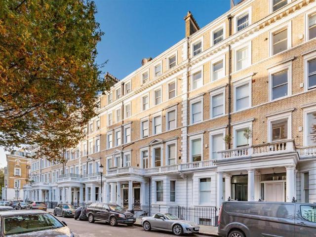 Southwell Gardens, London SW7 Studio to rent £1,603 pcm £370 pw