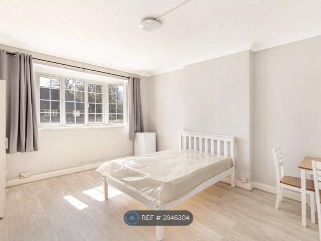 Southwell Park Road, Camberley GU15, Room to rent, £595 pcm | PrimeLocation