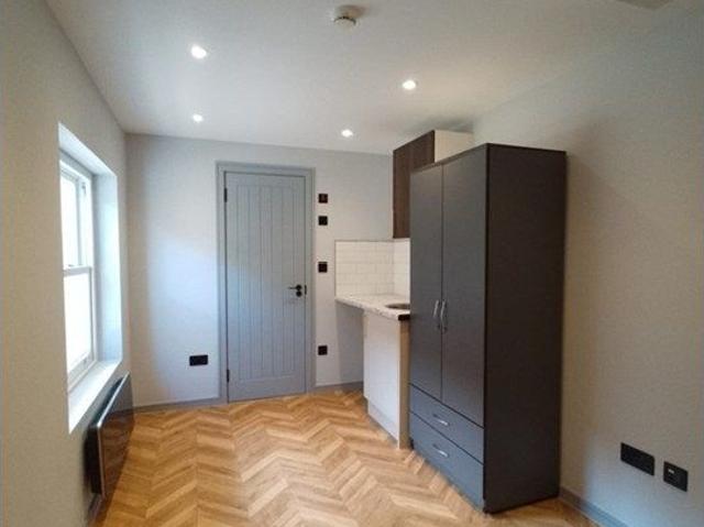 Southwell Road, London SE5, Room to rent, £1,295 pcm | PrimeLocation