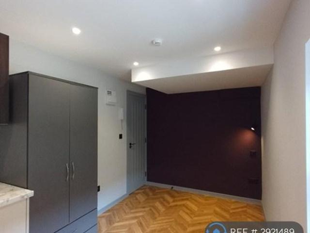 Southwell Road, London, SE5 Studio to rent £1,295 pcm £299 pw