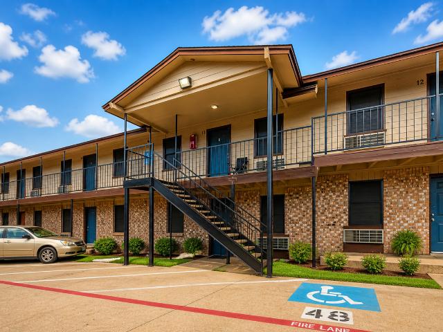 Southwest Apartments 1 Bedroom Apartment for Rent at 401 Simmons Dr, Euless, TX 76040 Oakwood Terrace Euless