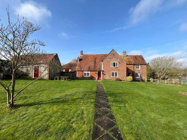 Southwick, Fareham, Hampshire, PO17 5 bed detached house to rent £3,750 pcm £865 pw