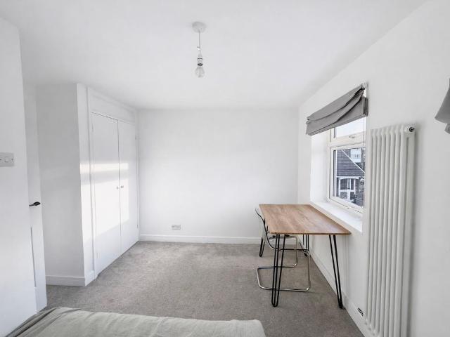 Southwood Close, Worcester Park KT4, Room to rent, £800 pcm | PrimeLocation