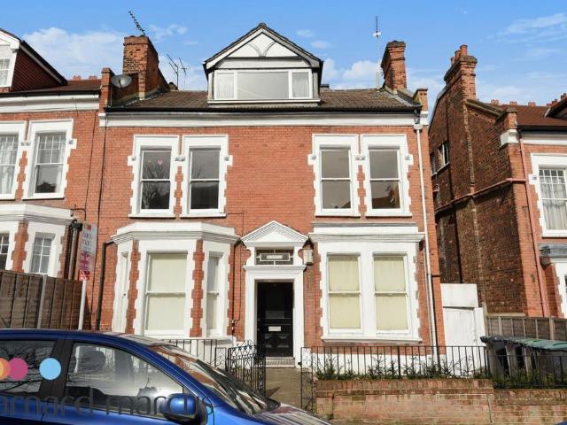 Southwood Avenue, Highgate 2 bed flat to rent £2,250 pcm £519 pw