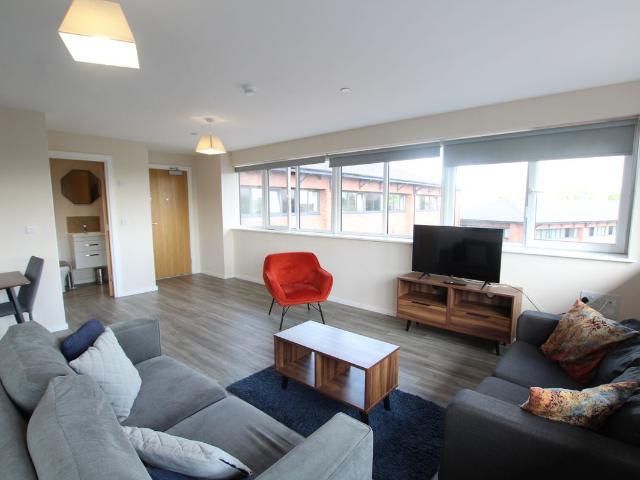 Southwood House, Goodiers Drive M5, 2 bed flat to rent, £1,300 pcm | PrimeLocation