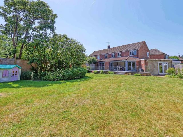 Southwood Road, Cookham, SL6 4 bed property to rent £3,750 pcm £865 pw
