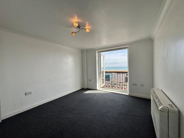 Southwood Road, Hayling Island PO11, 2 bed flat to rent, £1,000 pcm | PrimeLocation