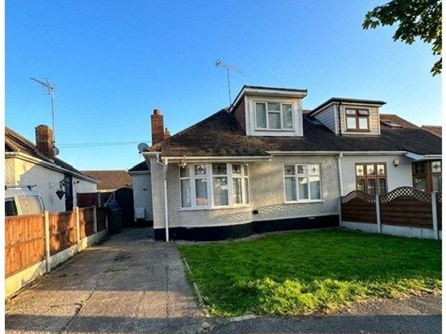 Southwold Crescent, Benfleet SS7, 2 bed bungalow to rent, £1,650 pcm | PrimeLocation