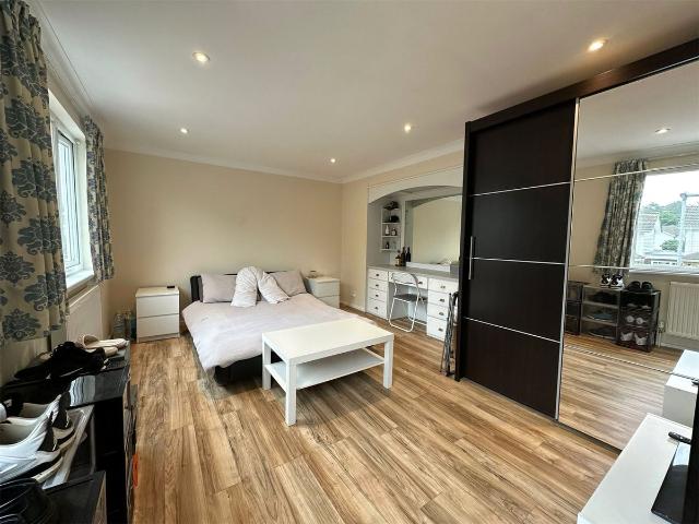 Southwold, Bracknell, Berkshire RG12, Room to rent, £800 pcm | PrimeLocation