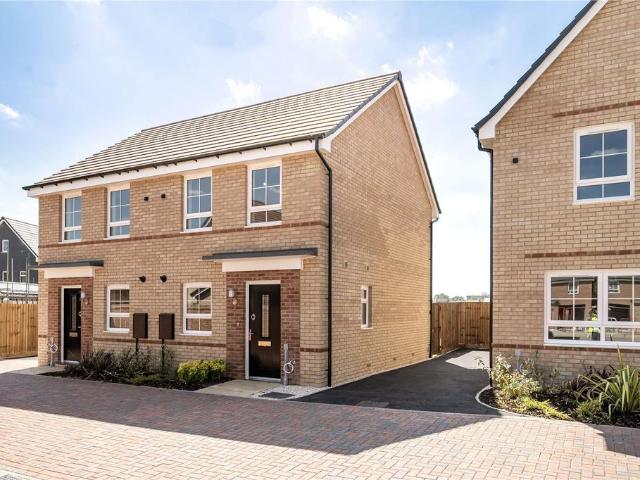 Southwold Drive, Hampton Beach. 2 bed house to rent £1,275 pcm £294 pw