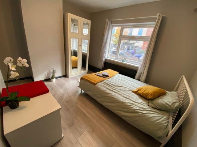 Southwold Road, London E5, Room to rent, £900 pcm | PrimeLocation