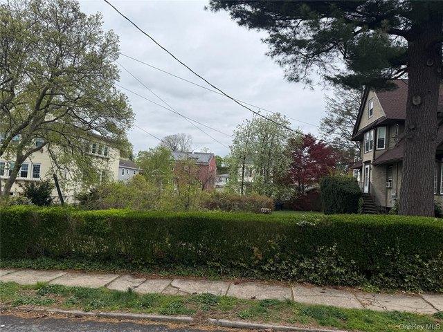 Soundview Ave, Mamaroneck, NY 10543