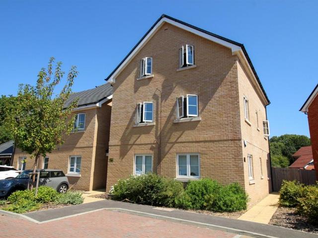 Sovereign Close, Netley Abbey. 2 bed apartment to rent £1,150 pcm £265 pw