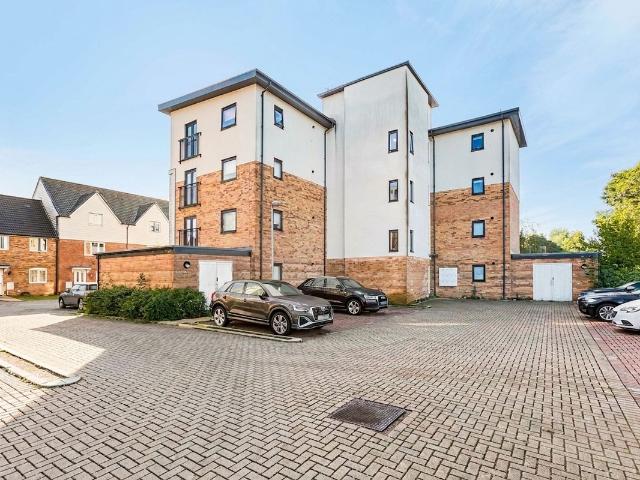 Sovereign Place, Hatfield AL9, 2 bed flat to rent, £1,500 pcm | PrimeLocation