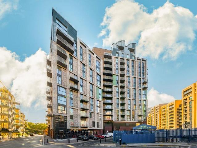 Sovereign Tower, Canning Town E16 2 bed flat to rent £2,650 pcm £612 pw