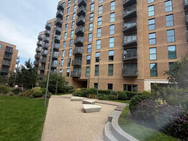 SL1, 2 bed flat to rent, £1,700 pcm | PrimeLocation