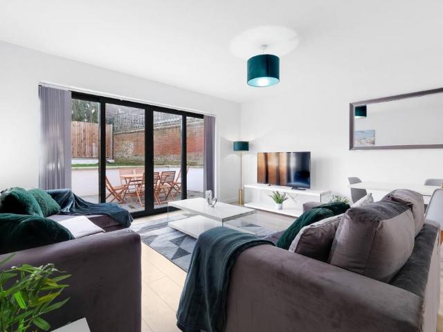 SL2 Crown Close 01 4 bed terraced house to rent £4,500 pcm £1,038 pw