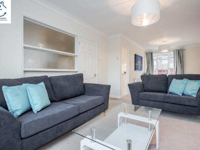 SL6 Grafton Close 20 3 bed semi detached house to rent £3,500 pcm £808 pw