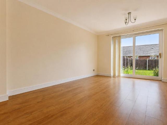 Slough 2 bed terraced house to rent £1,575 pcm £363 pw