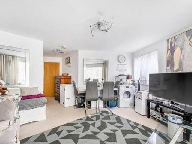 Slough, 2 Bedroom Flat