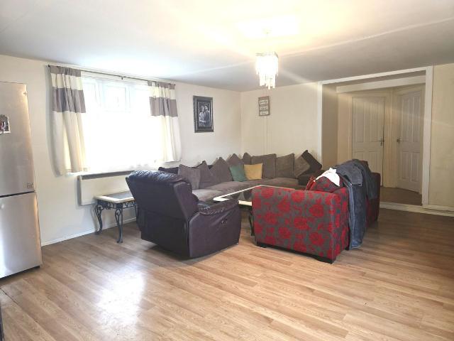 Slough, Berkshire SL3, 2 bed bungalow to rent, £1,800 pcm | PrimeLocation