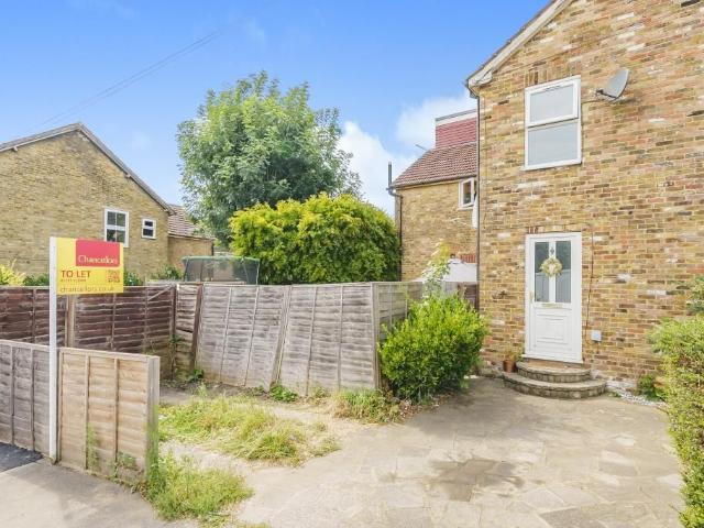 Slough, Berkshire SL1, 2 bed maisonette to rent, £1,400 pcm | PrimeLocation