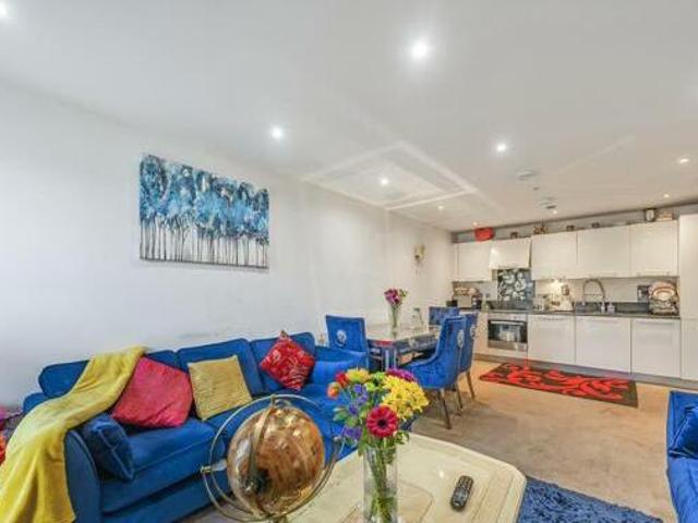 Slough, Berkshire, 2 Bedroom Flat