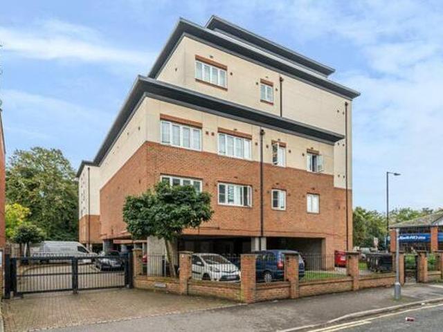 Slough, Berkshire, 2 Bedroom Flat