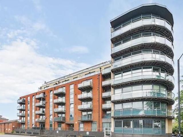 Slough, Berkshire, 2 Bedroom Flat