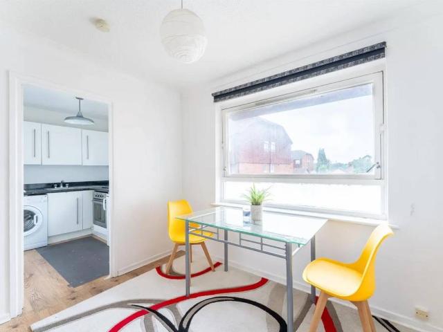 Slough SL1, 1 bed flat to rent, £850 pcm | PrimeLocation