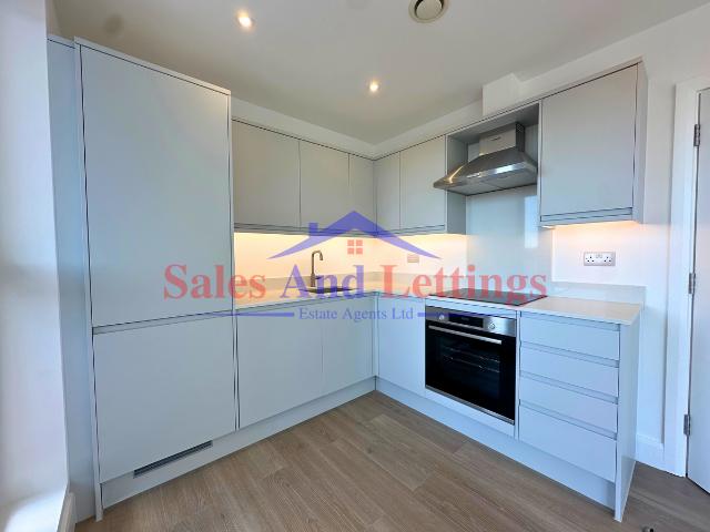 Slough SL1, 1 bed flat to rent, £1,275 pcm | PrimeLocation