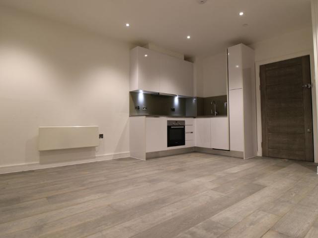 Slough SL1, 1 bed flat to rent, £1,350 pcm | PrimeLocation