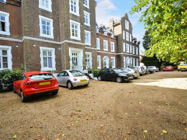 Slough, Slough, Berkshire, SL1 1 bed apartment to rent £1,050 pcm £242 pw