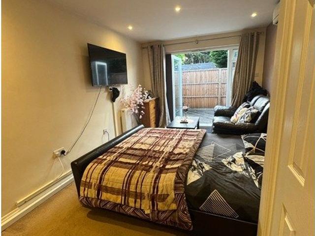 Slough, Slough SL3, Room to rent, £1,100 pcm | PrimeLocation