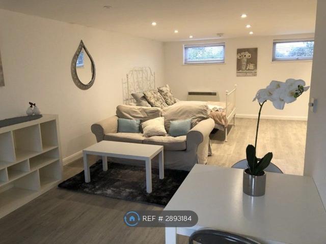 Slough, Slough SL1, Studio to rent, £1,195 pcm | PrimeLocation