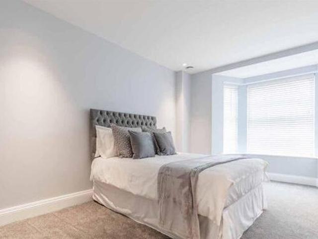 Slough Road, Datchet, 2 Bedroom Apartment