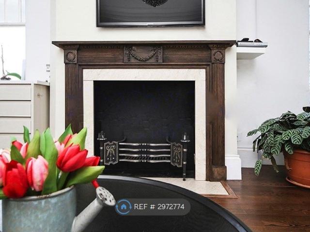 Sloane Court East, London SW3, 2 bed flat to rent, £4,000 pcm | PrimeLocation