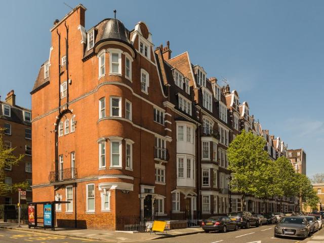 Sloane Court West, London, SW3 1 bed flat to rent £2,200 pcm £508 pw